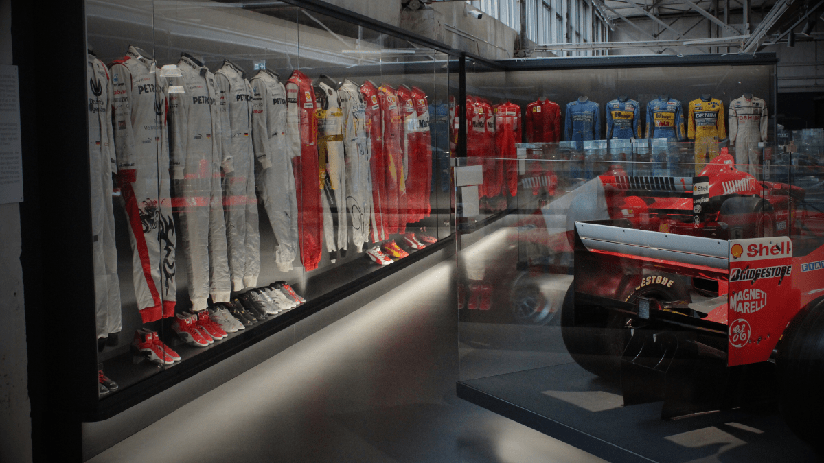 8 Fast Facts About The Omega Speedmaster Watch - Wealth Toys